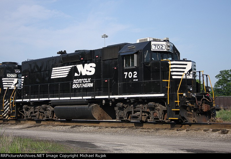 NS 702